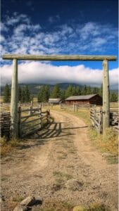24 Farm Gates Entrance Ideas To Transform Your Property’s Curb Appeal