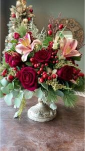 26 Christmas Floral Arrangement Ideas For Stunning Holiday Centerpieces